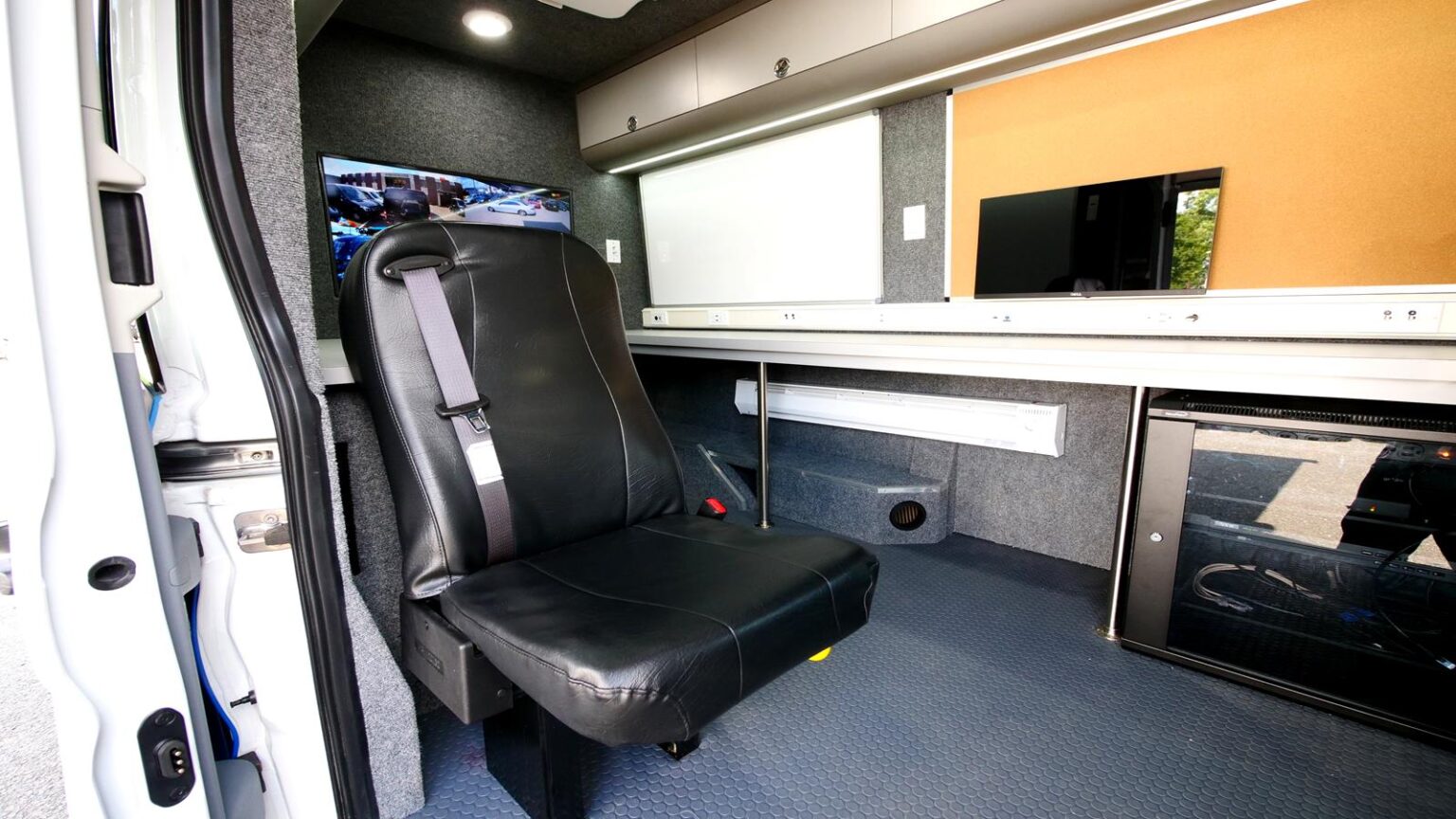 Command Center – Design 2 – HQ Custom Design